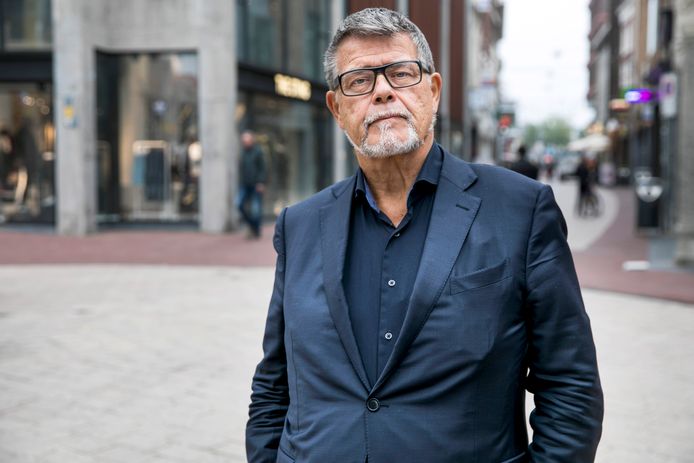 Europees aanhoudingsbevel tegen positiviteitsgoeroe Emile Ratelband ...