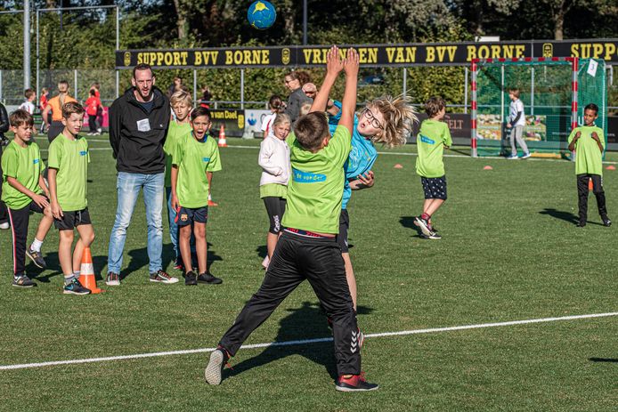 School tegen school, het blijft spannend in Borne | Borne | tubantia.nl