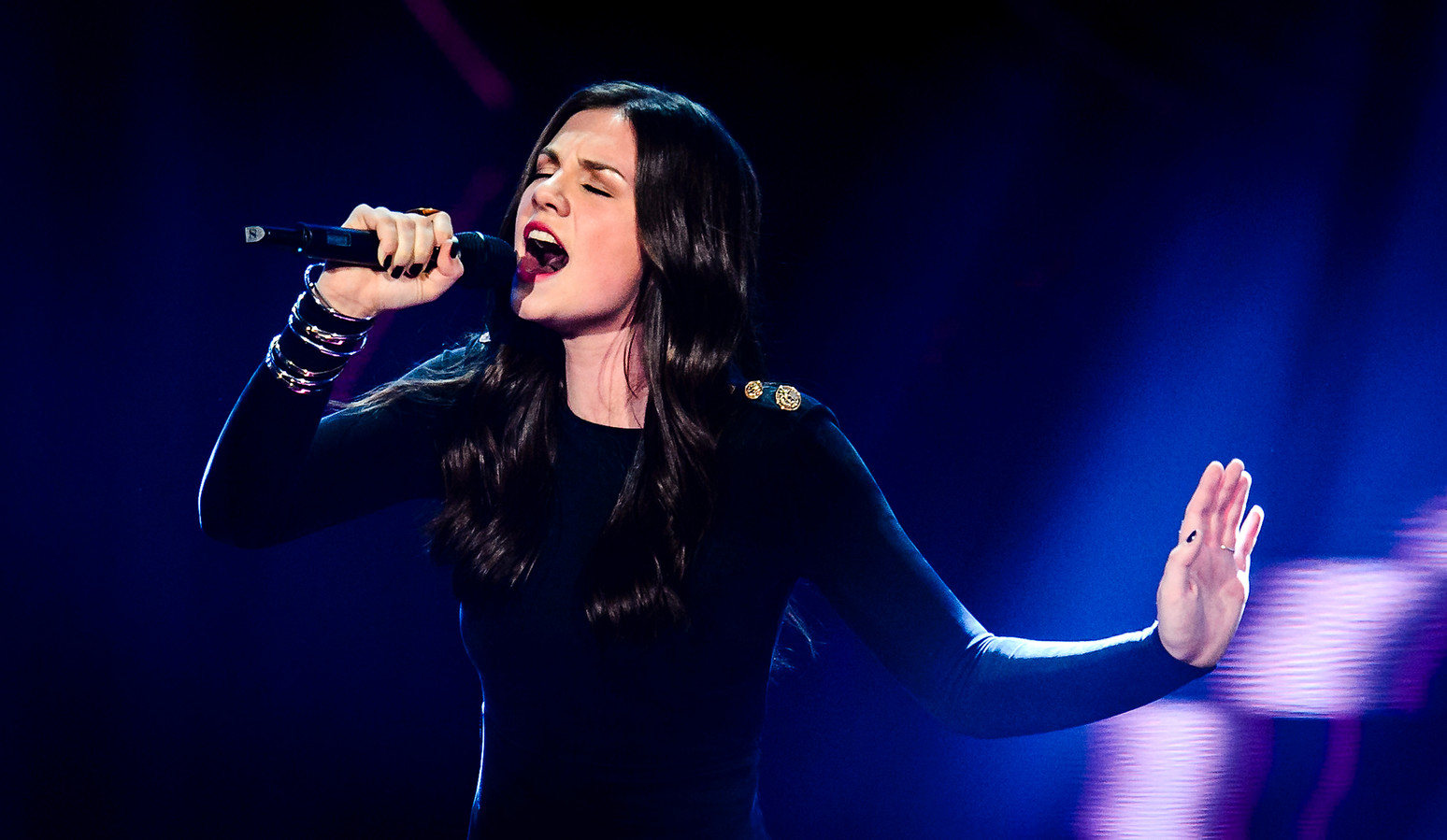 Deze vrouw leverde in vijf jaar tijd drie Voice-winnaars af | Foto | AD.nl