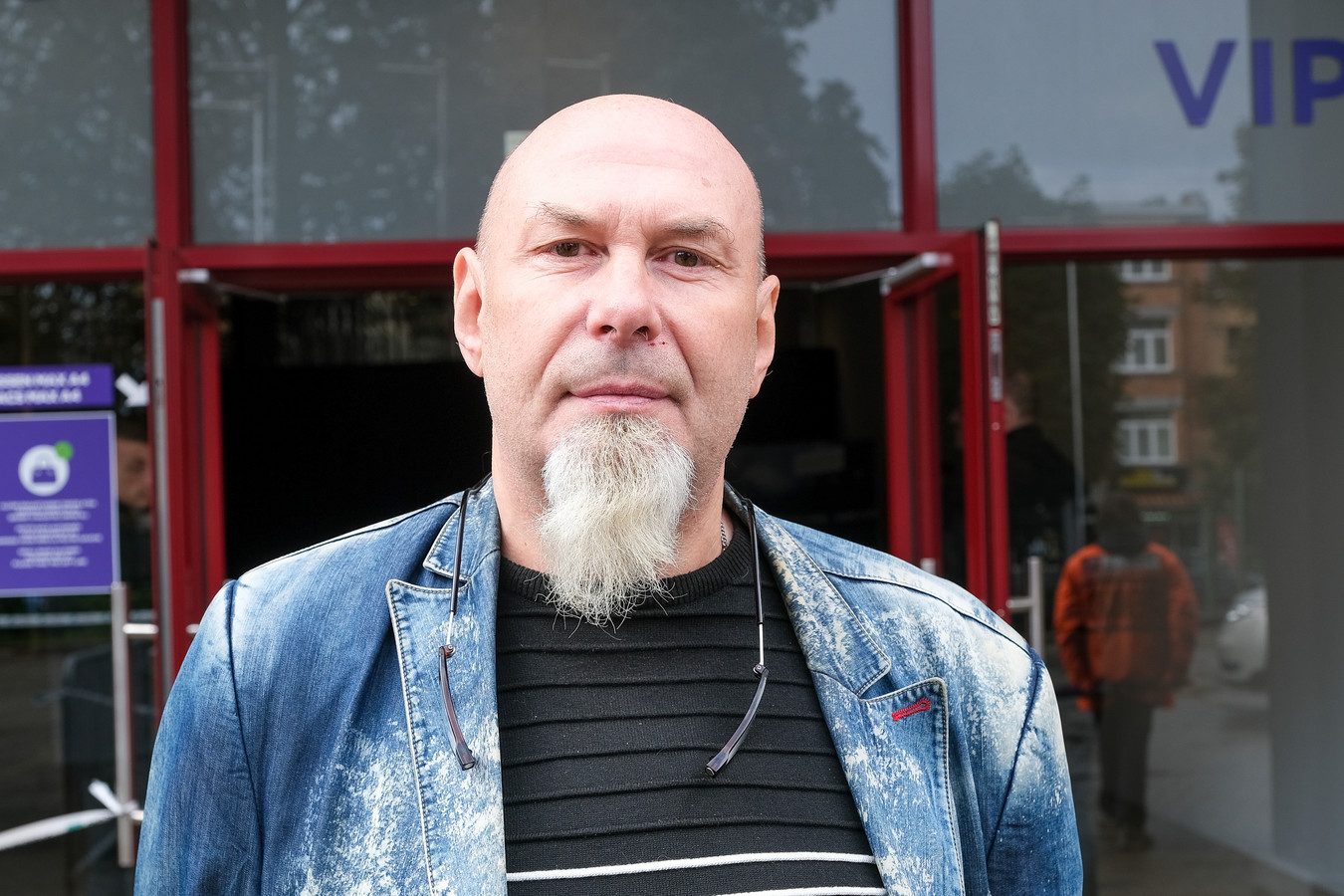 Supporters RSCA brengen laatste groet aan ‘Mister Michel’: “Zo iemand ...