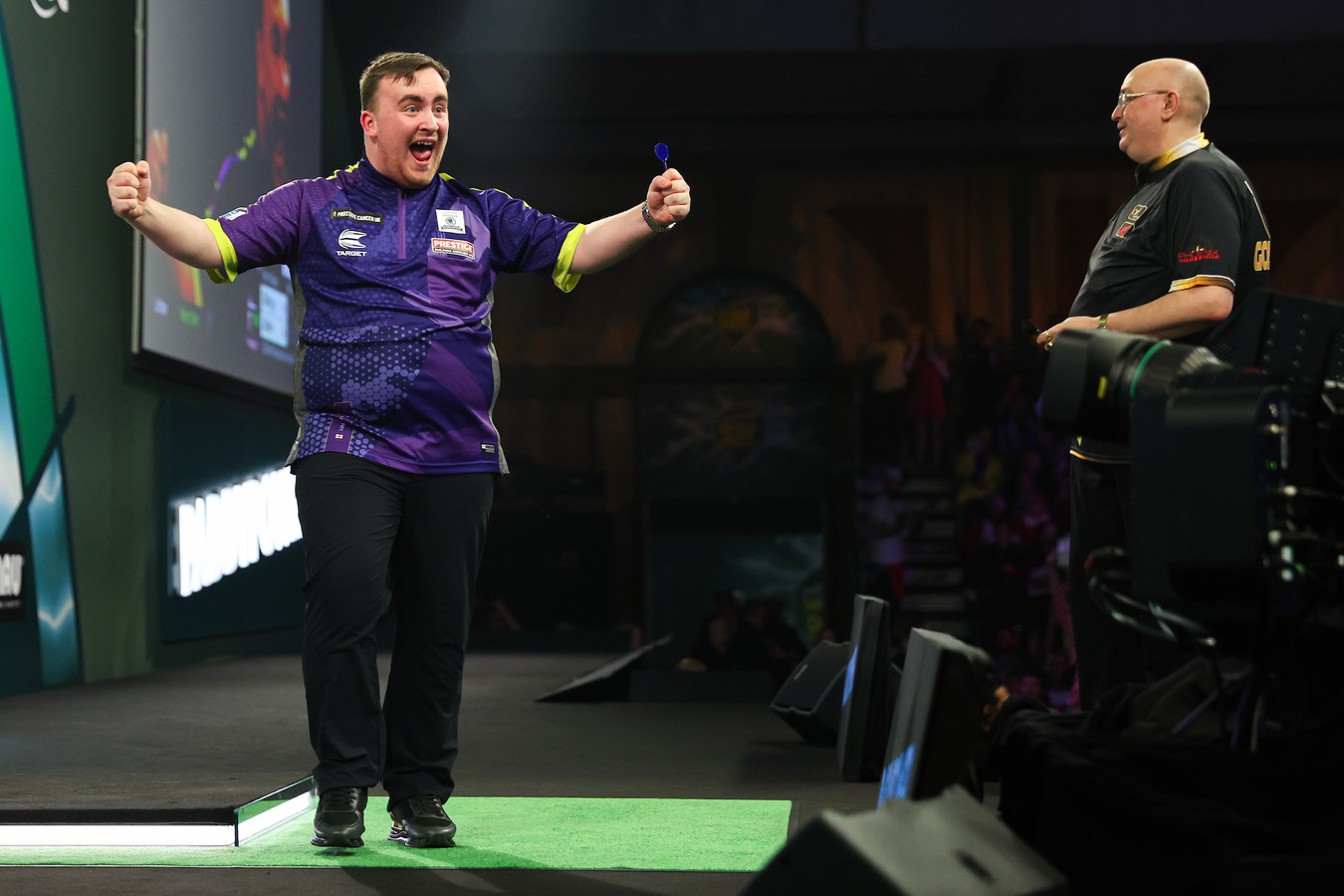 Wie is Luke Littler, het 16-jarige wonderkind én opponent van Barney ...