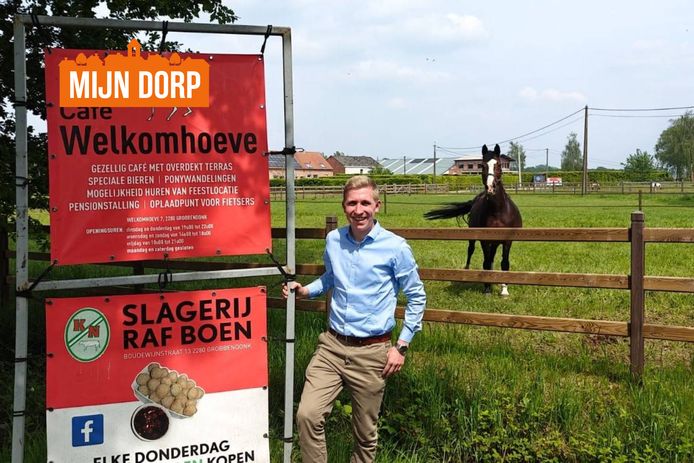 MIJN DORP. Lorenz Boen (22) van manege Welkomhoeve houdt van ...