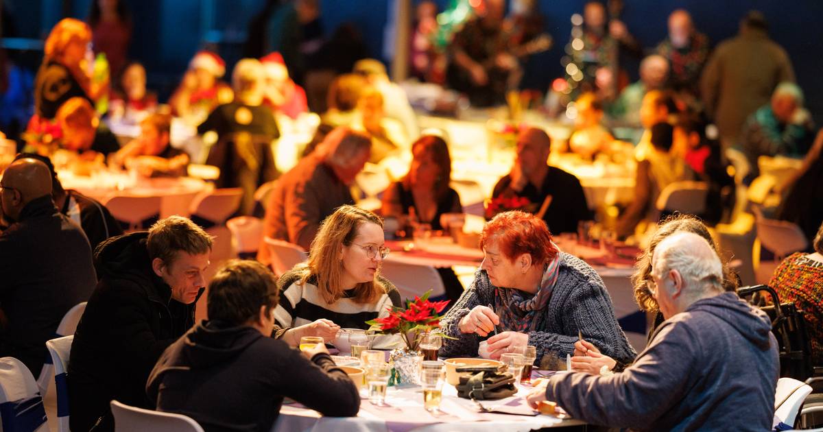 Jaarlijks kerstdiner van Samen Verdelen: ‘Voor mij is dit het eerste ...