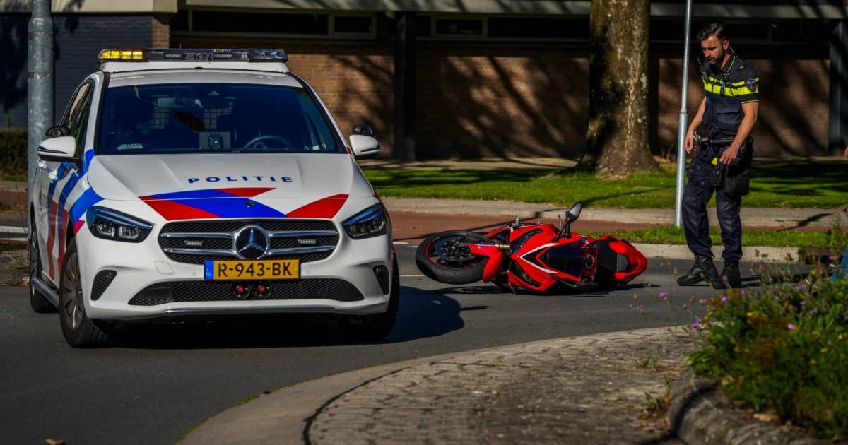 Motorrijder aangereden in Eindhoven, voertuig schuift nog stuk over het ...