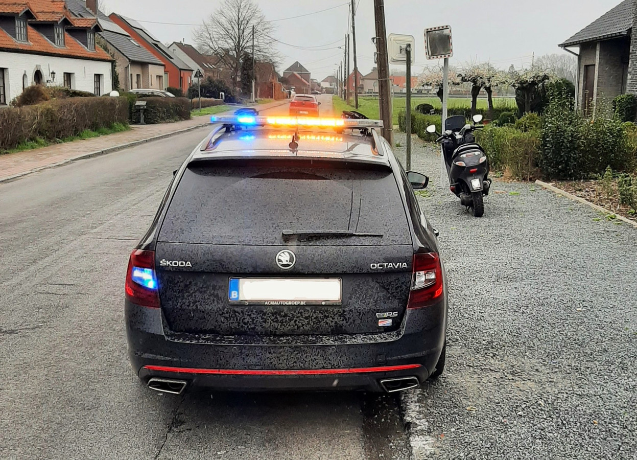 Geseinde bromfietser in Meise betrapt zonder rijbewijs, verzekering of ...