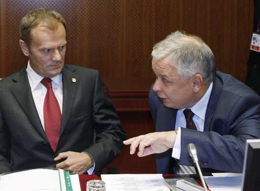 Poolse president en premier vechten als kleuters om vliegtuig ...