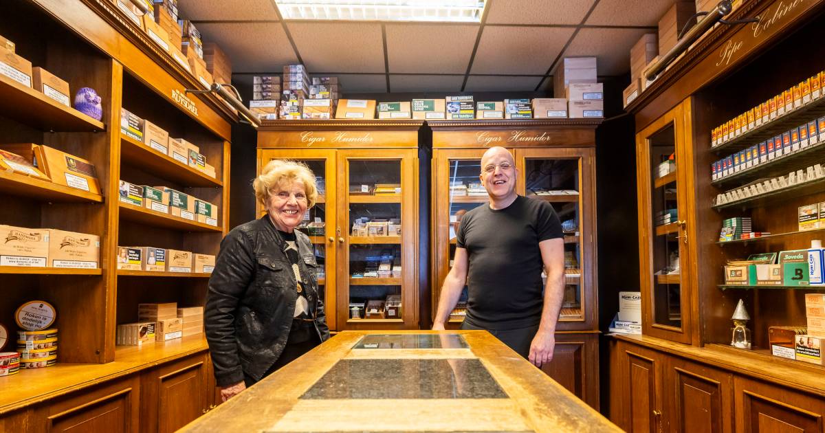 Leon werkt al 41 jaar bij zijn moeder en ze eten ook altijd samen ...