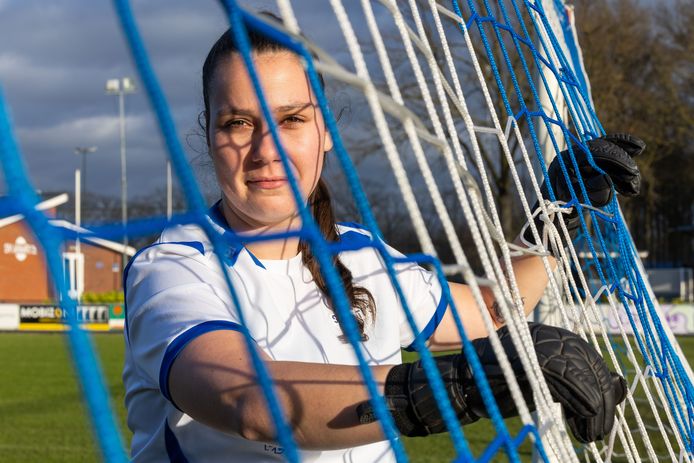 Rowanne uit Schijndel vindt het ‘keivet’ om bij de mannen te keepen ...