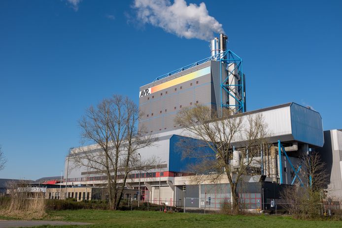 Vuilniswagens AVR gaan rijden op waterstof dat ze in Duiven zélf maken ...