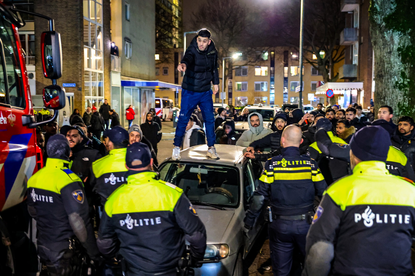 Hulpdiensten vinden mogelijk lichaam derde slachtoffer explosie Rotterdam onder puin | Foto | AD.nl