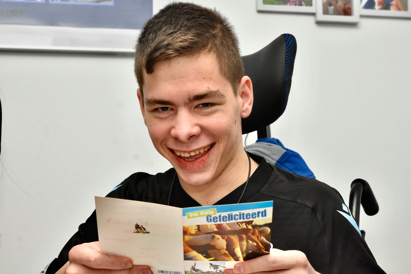 Vlaanderen toont z'n hart: Janis (22) viert laatste verjaardag met 900 ...