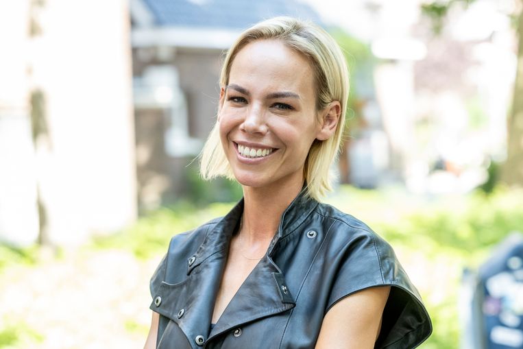 Nicolette Kluijver zet de schaar in lokken: 'Oma kapsel of niet?'