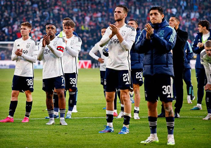 Ajax is wereldnieuws na historische laatste plaats: ‘Rust en structuur ...