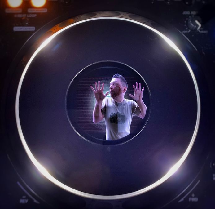 Diepenbeekse DJ Ward opent vanavond Club Versuz: “Klaar om vrijheid ...