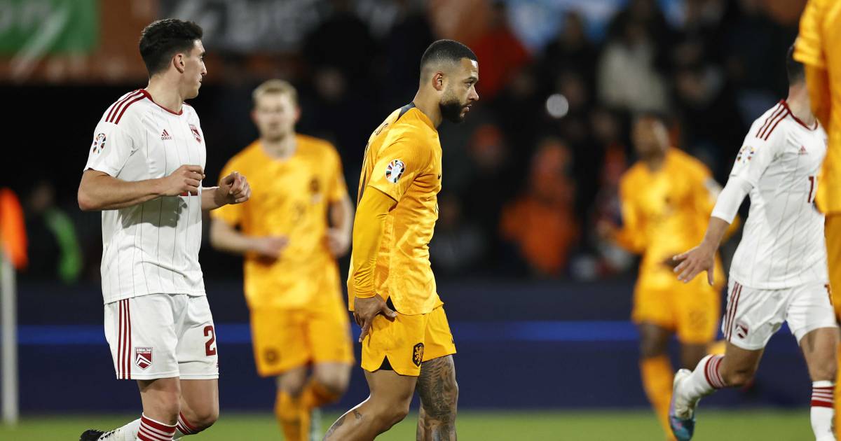 Memphis Depay loopt blessure op bij Oranje: ‘Het ziet er best vervelend ...