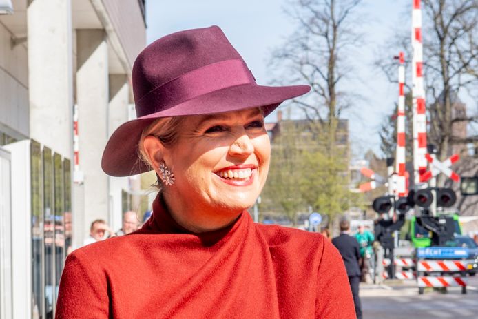 Koningin Máxima toont haar stralende lach bij bezoek aan Enschede ...