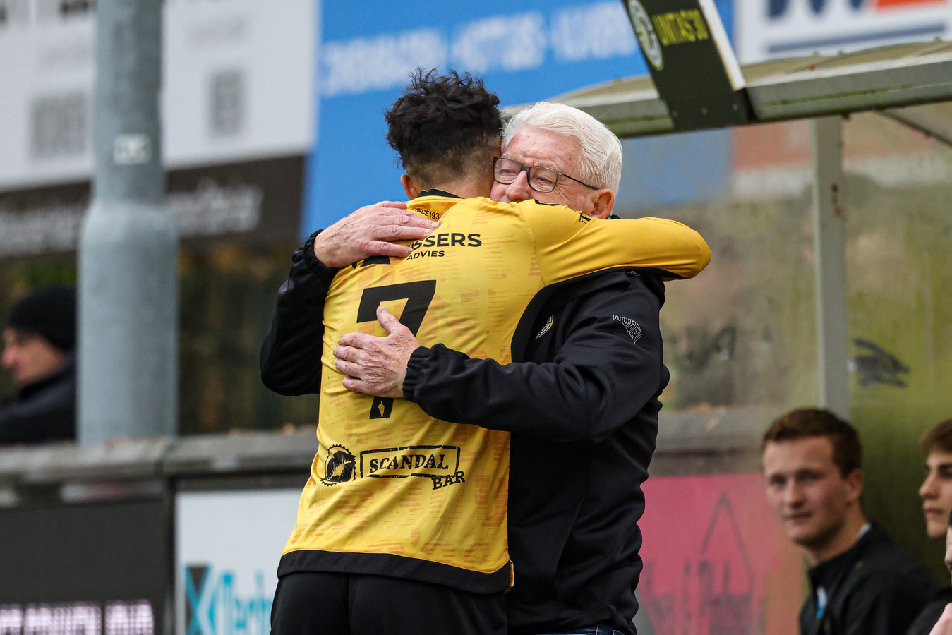 Iconische voetbaltrainer is ongenees­lijk ziek: ‘Via beel­den heb ik ...