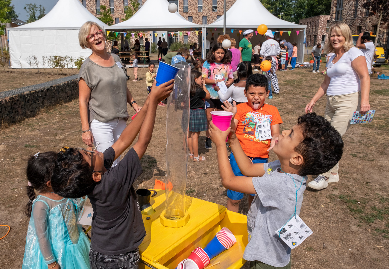 Pretmiddag voor kinderen van het azc in Grave krijgt voor Anano (10 ...