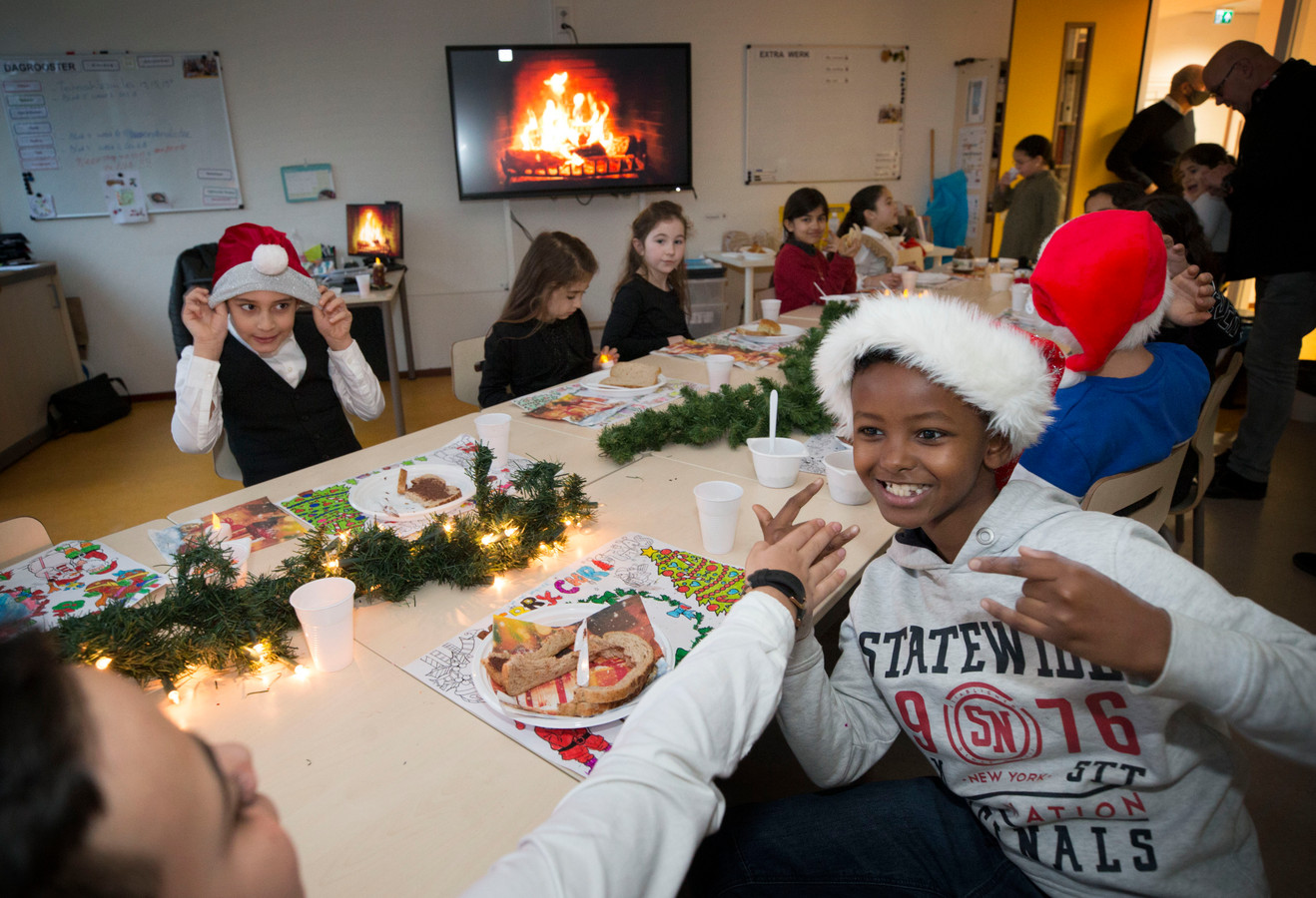 Vroege kerst op De Tweesprong luidt extra lange vakantie in: ‘Samen het ... Vroege kerst op De Tweesprong luidt extra lange vakantie in: ‘Samen het ...