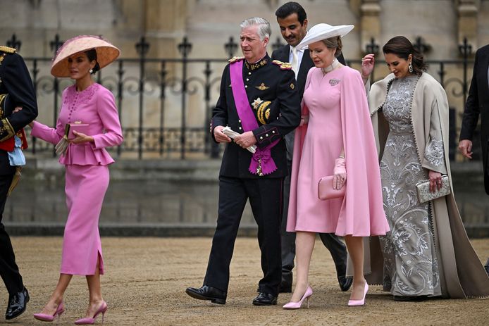 Le style impeccable de la reine Mathilde à Westminster | Couronnement ...