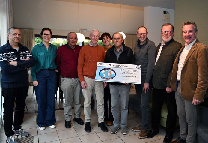 Fifty One Club en Hugo Symons schenken 4.500 euro aan Zorgcirkels ...