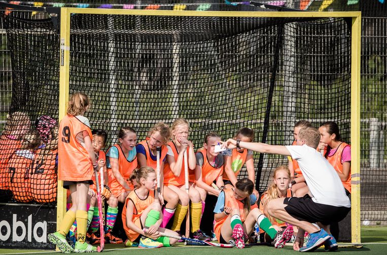 Hockeybond tegen clubs: stop met selectietrainingen voor de jeugd
