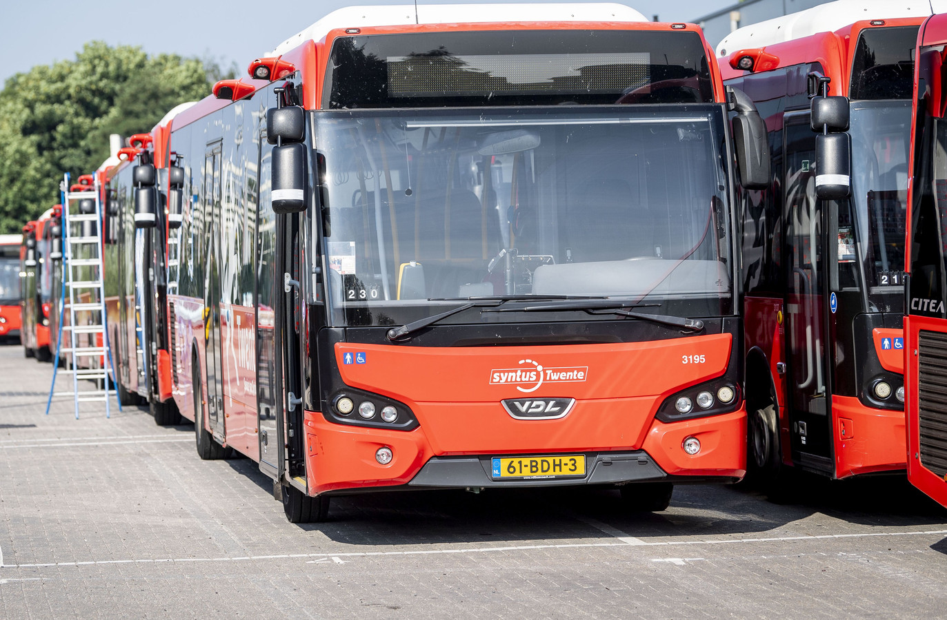 Succes voor chauffeurs, eerste bushaltes in Twente worden rookvrij ...