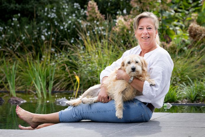 Inge adopteerde straathond Benji uit Roemenië. Klinkt goedkoop, maar ...