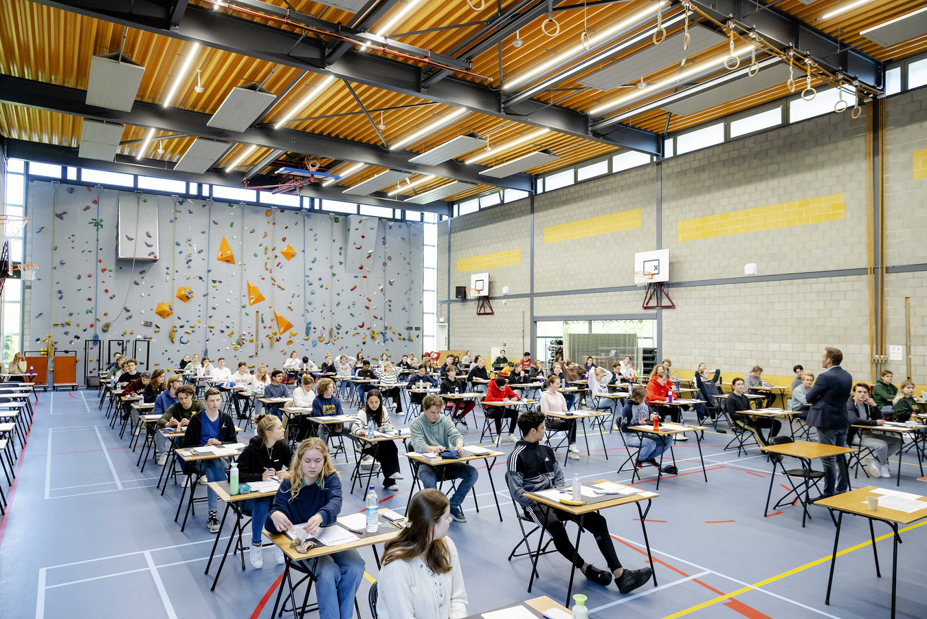 Iets soepeler norm bij eindexamens in coronatijd | Foto | AD.nl