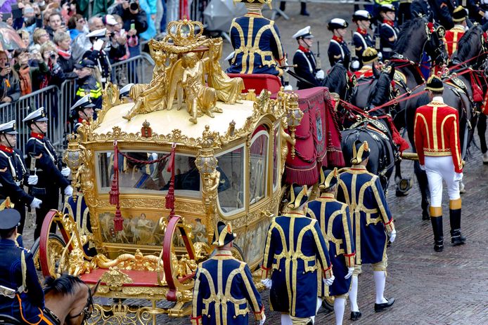 Koning Willem-Alexander laat omstreden Gouden Koets voorlopig staan ...