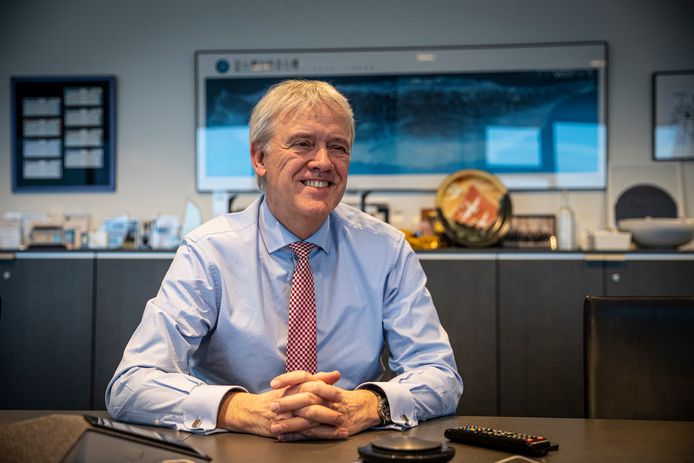 ASML op koers voor recordjaar, maar ziet toch aanhoudende onzekerheid ...