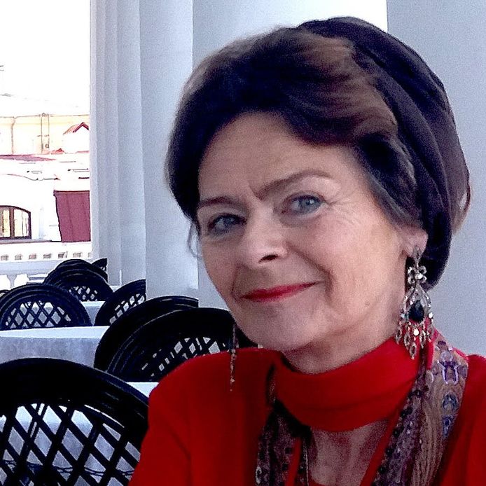 Schrijfster Ter Haar licht ‘complex Oost-West-verhaal’ toe in Zutphen ...