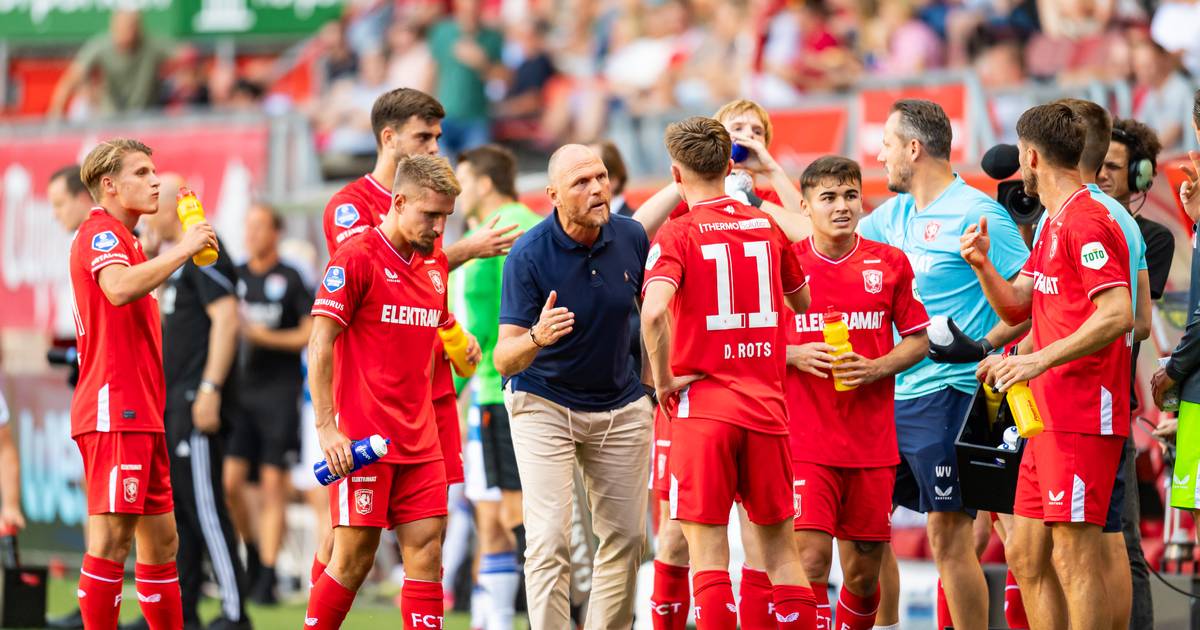 Bij Ajax rommelt het, maar bij FC Twente is de wisseling van de wacht ...