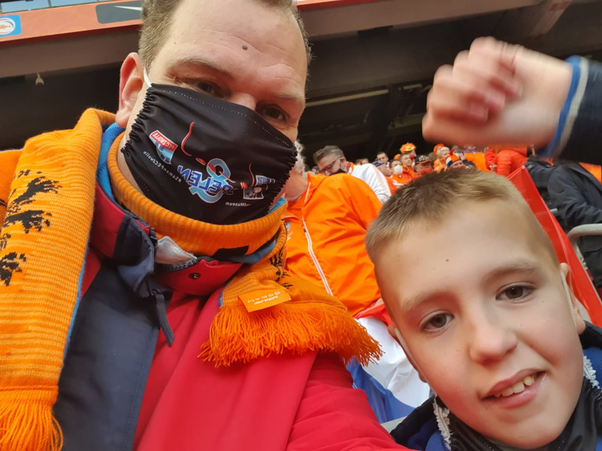 John, Mika, Patrick en Jayden zien Oranje eindelijk weer echt in het ...