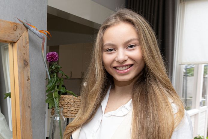 Mevy (18) uit Hellendoorn oefent voor finale Miss Beauty Overijssel ...