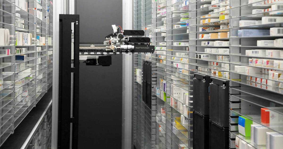 Robot haalt pilletjes bij nieuwe apotheek Oostburg | Zeeuws-Vlaanderen ...