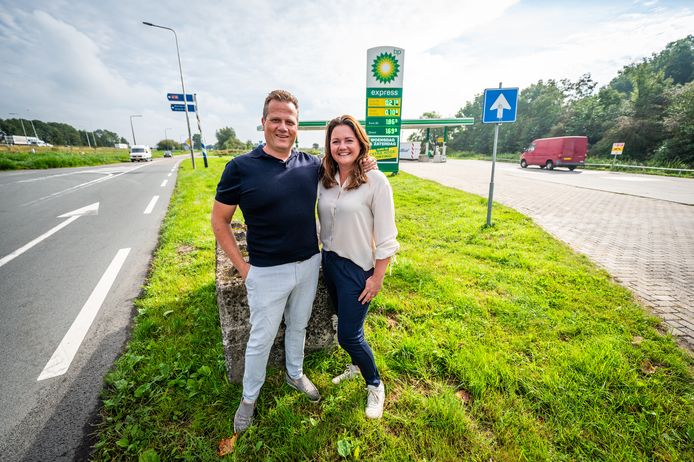 ‘Oliesjeik’ Martin en Bianca hebben grootste plannen: benzinepomp ...