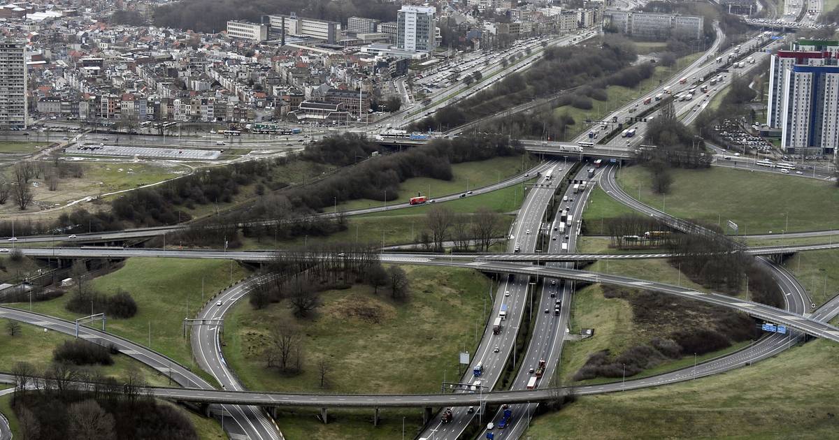 Ongeval in verkeerswisselaar Antwerpse Ring en A12 ter hoogte van de ...