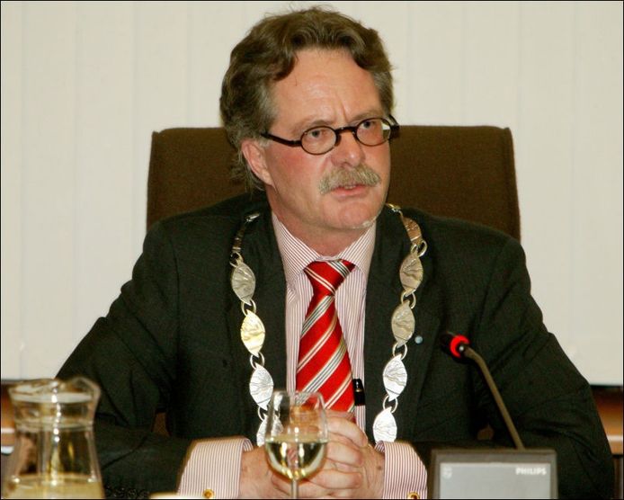 Conflict oud-burgemeester Jan Elzinga om geld | Oosterhout | bndestem.nl