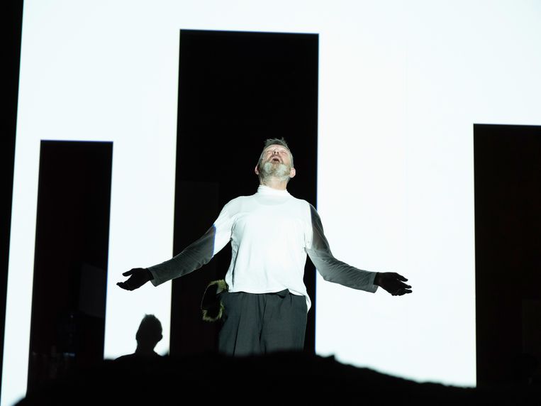 Pierre Bokma is virtuoos als King Lear bij Schauspielhaus Bochum