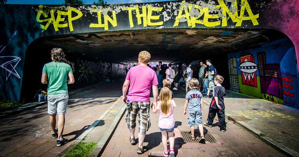 Graffiti-artiesten dragen Step in the Arena ten grave in geliefde ...