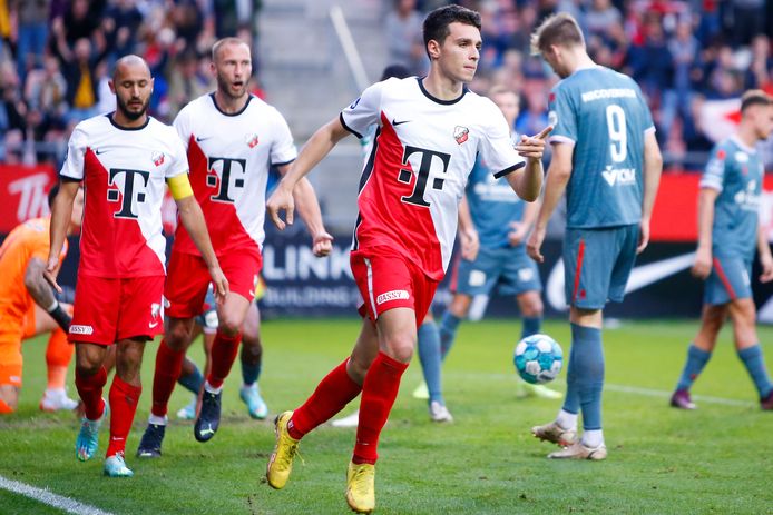 FC Utrecht bevestigt recordtransfer eredivisie-topscorer Tasos Douvikas ...