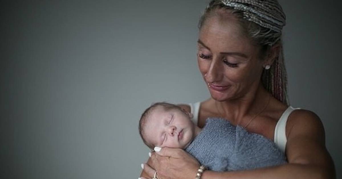 Moeder denkt dat baby slaapt in draagdoek, maar kindje blijkt overleden ...