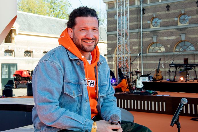 Nienke is één met de natuur en Kraantje gaat uit de kleren | Show | AD.nl