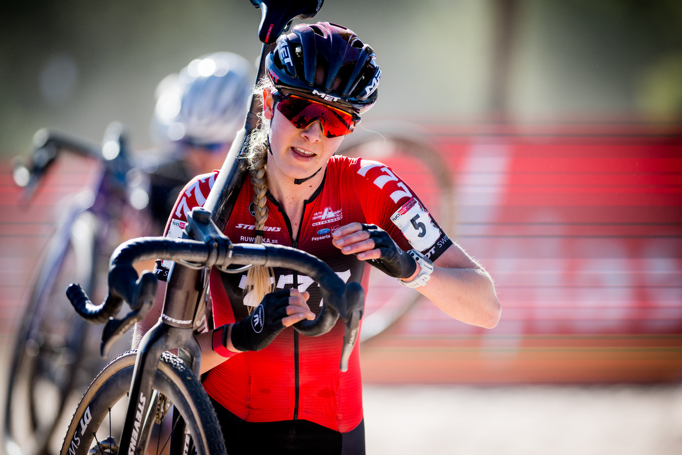Aniek Van Alphen moet op laatste moment afzeggen voor WK veldrijden ...