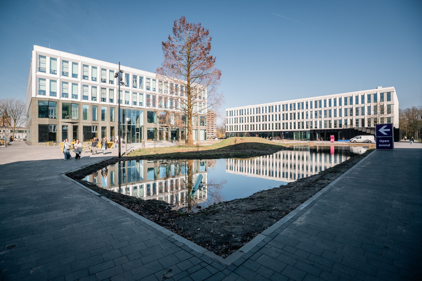 De krakkemikkige gebouwen zijn verleden tijd; Fontys-studenten krijgen ...