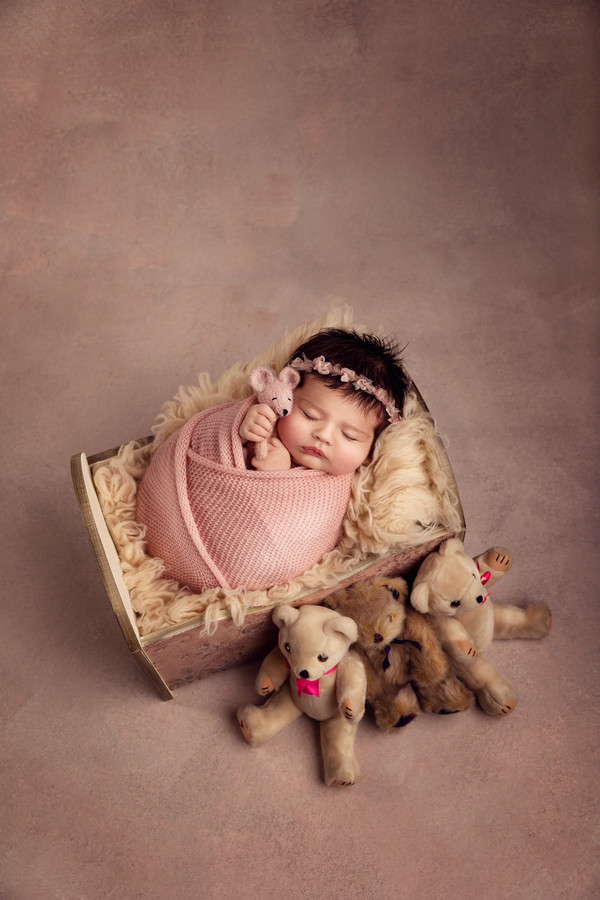 Halense Anja (50) is ‘fotograaf van 2022' dankzij unieke babyfoto’s ...
