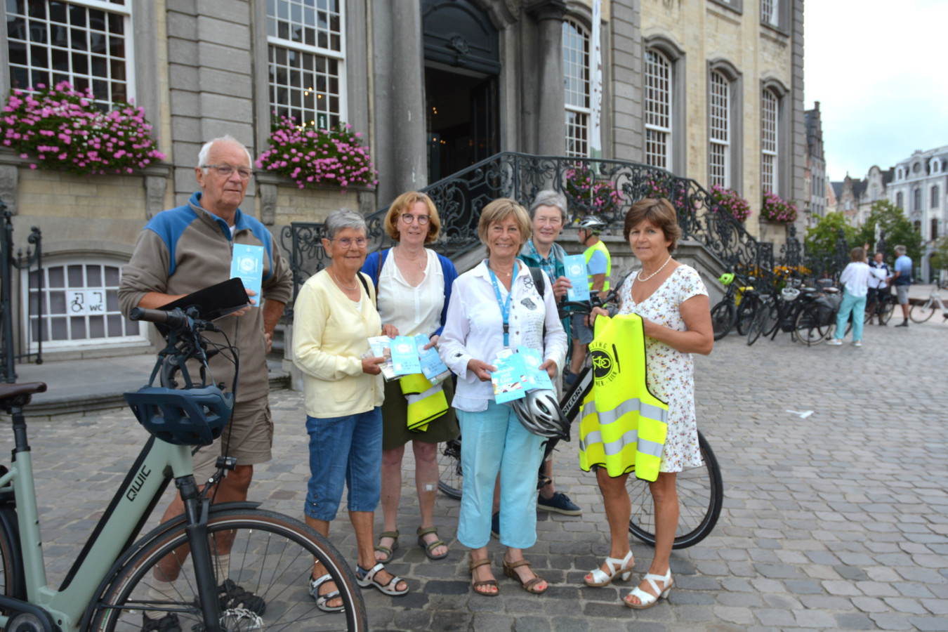 Clemy is 2.000ste deelnemer van Cycling Dinner en ontvangt geschenkjes ...