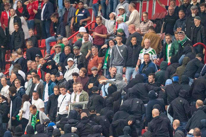 FC Twente pakt hooligans aan na Hammarby-rellen: 28 stadionverboden | FC Twente | tubantia.nl