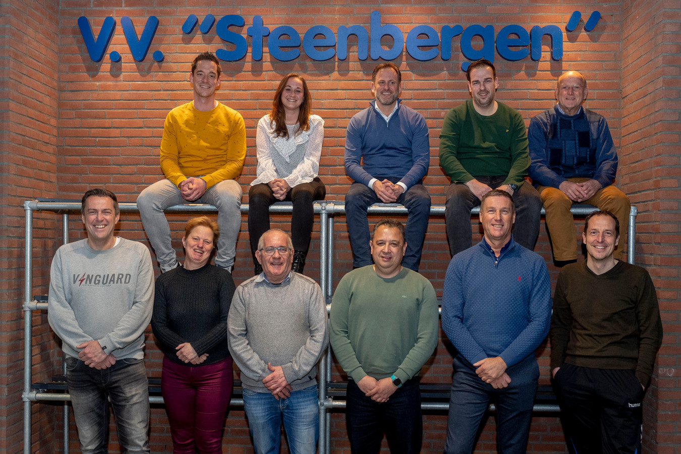 Steenbergse voetbalclub onderscheiden na jubileumviering | Foto | AD.nl